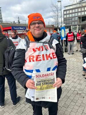 Public sector and rail unions' "super strike day" in Germany ...